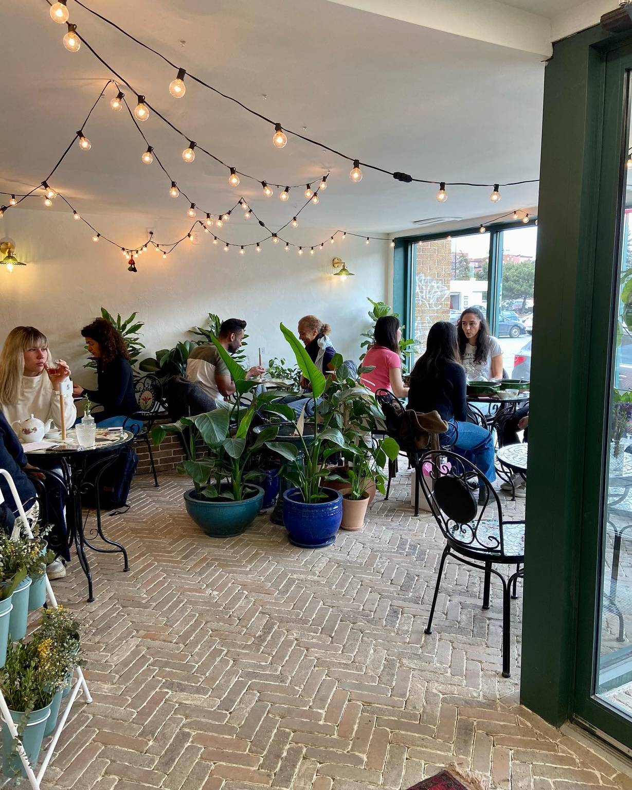 Eera Cafe Art Gallery | Th3rdwave Montréal