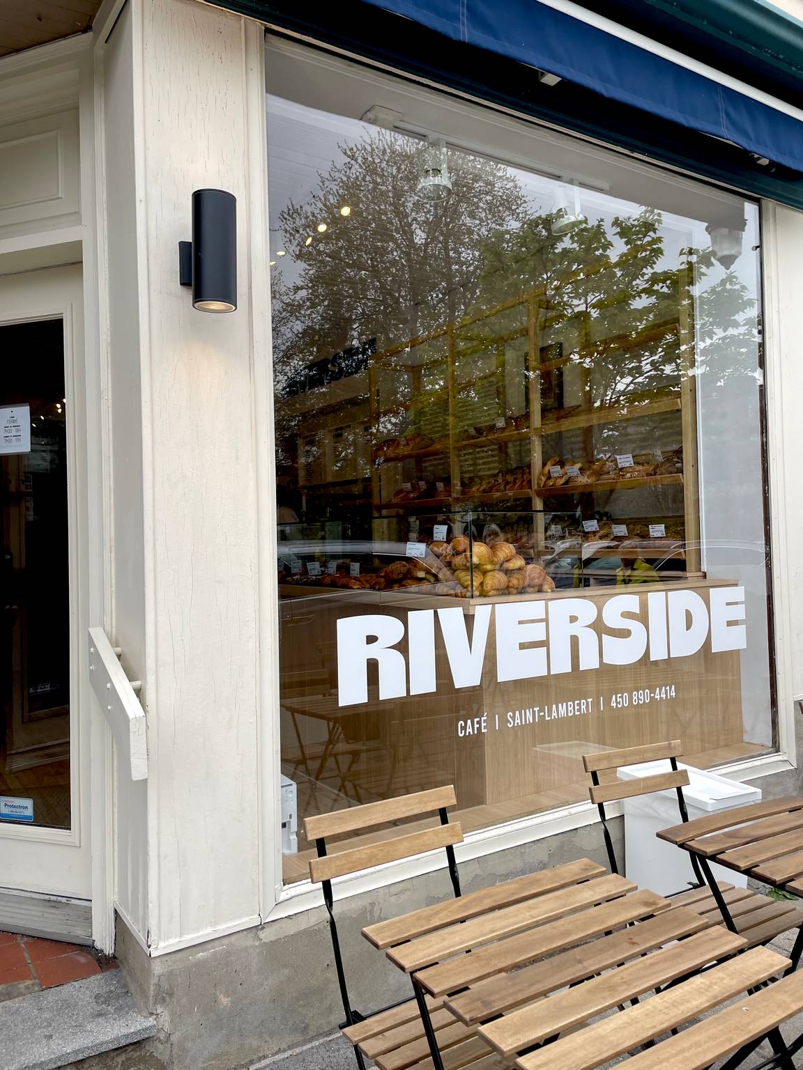 Le Riverside Café | Th3rdwave Montréal