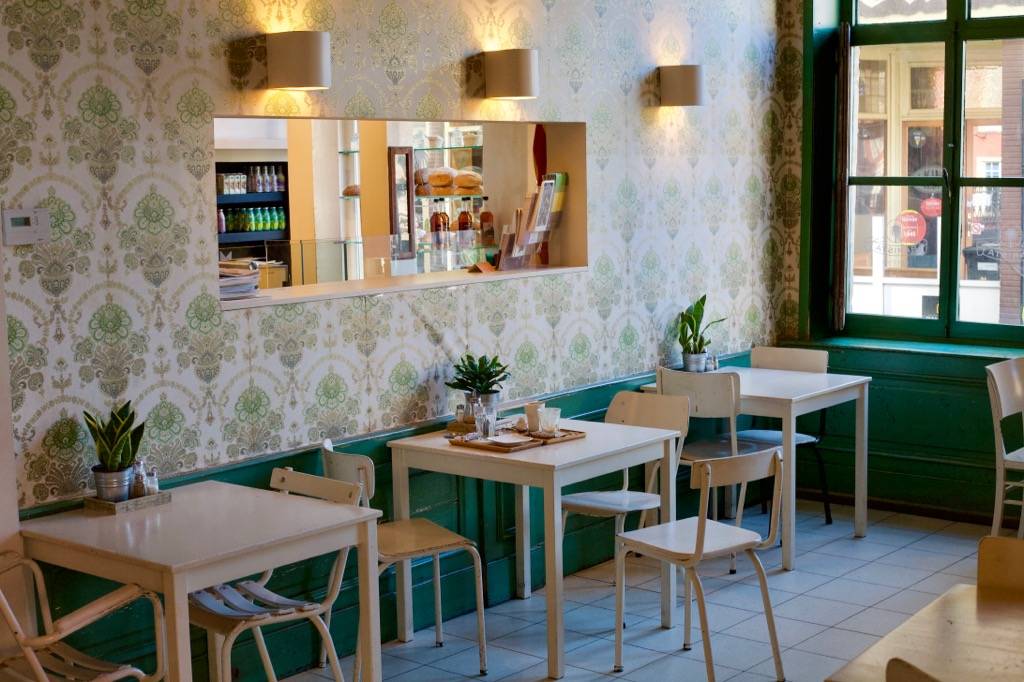 Coffee Barista & Cake | Th3rdwave